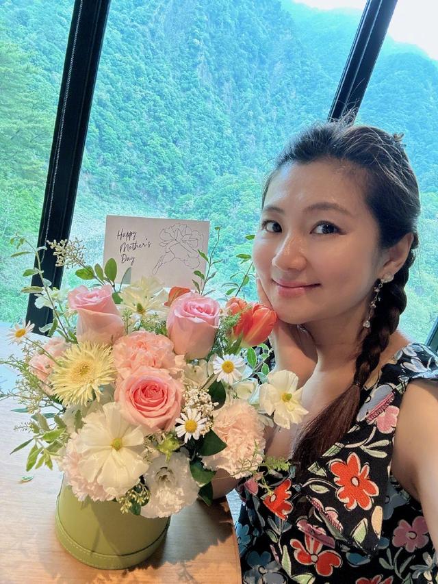 Selina celebrates Mother's Day ahead of schedule. She has a huge ...