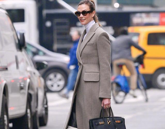 Karlie Kloss made a high-profile appearance on the street, with a ...