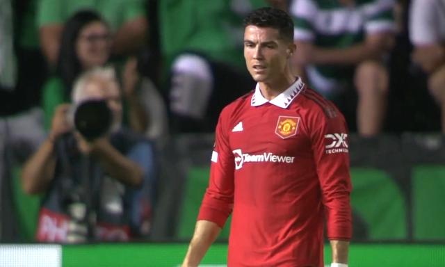 Manchester United won 3-2!37-year-old Ronaldo is helpless!8 shots and 0 ...