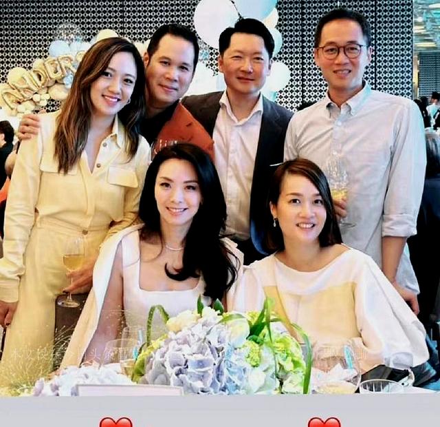 Congratulations to Zheng Yutong's 43-year-old granddaughter who gave birth to 5th child and ...