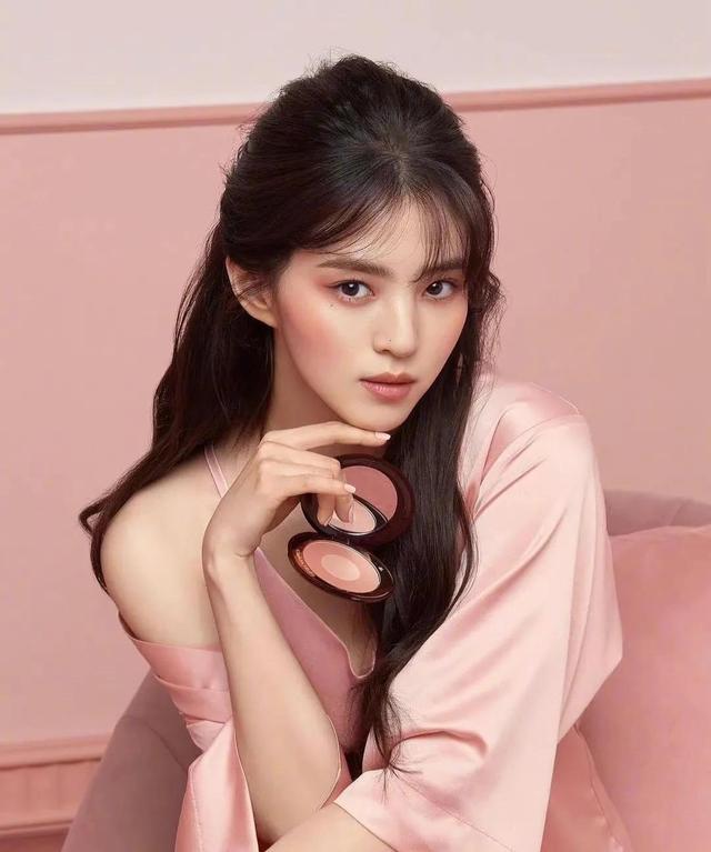 Han Suxi is the kind of beauty who makes people feel amazing at a ...