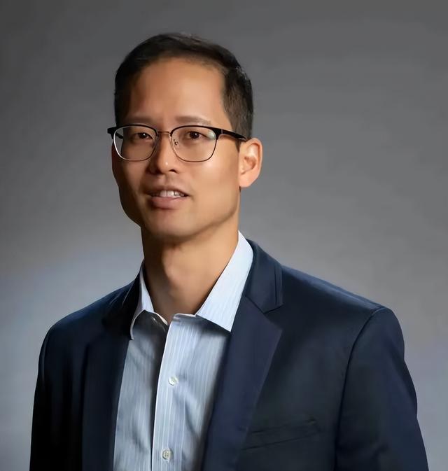 The digital transformation of "non-traditional established enterprise ...