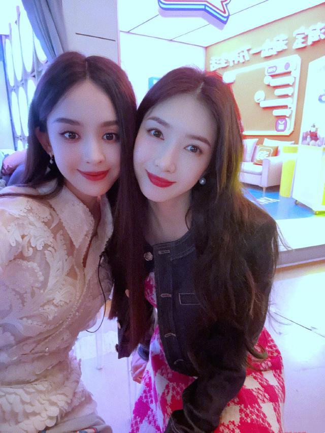 Guli Nazha is in the same frame as Jiang Shuying! She wears a see ...