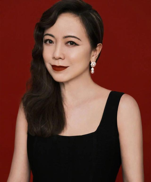 Deng Cuiwen: Known as Weng Meiling's successor - iNEWS