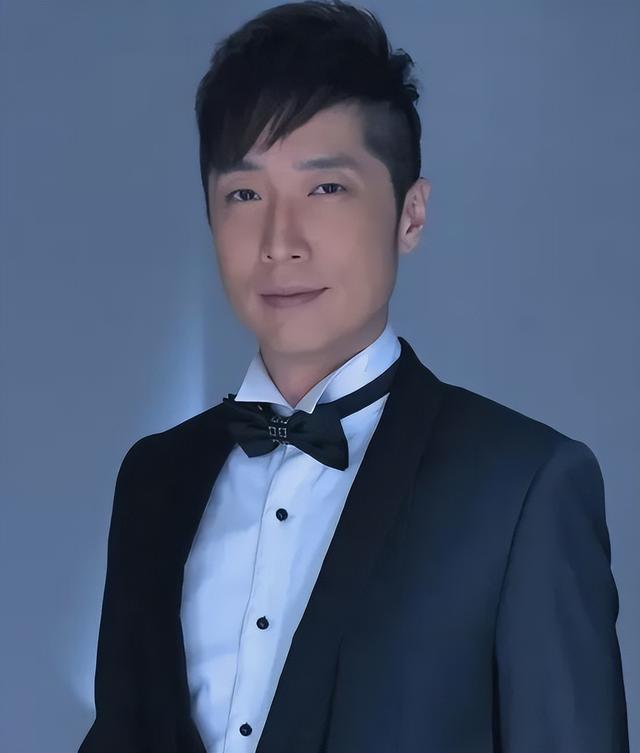 The most handsome Kangxi Ma Junwei passed the master's thesis of Peking University at the age of ...