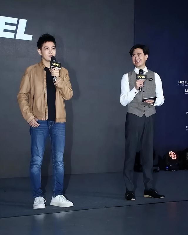 Lin Zhiying's baby face is too anti-aging!The 47-year-old wears casual ...