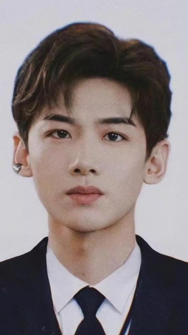 Bai Jingting wallpaper sharing in love with Bai Jingting repeatedly - iNEWS