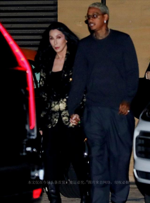 The 76-year-old singer Cher dated her 36-year-old boyfriend again. It ...
