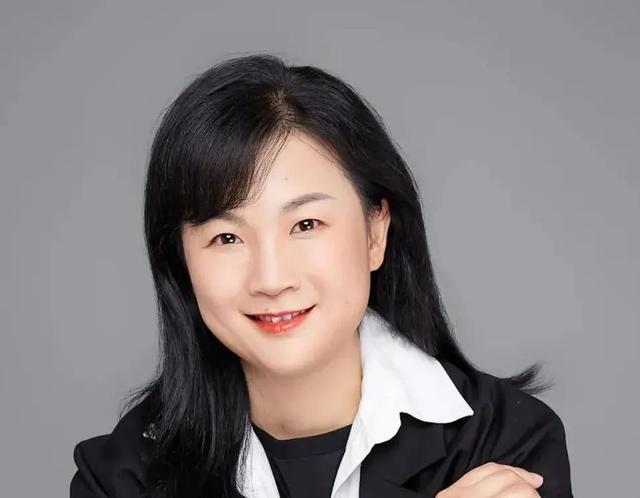 Ms. Pang Yan was invited to become a British Royal Chartered Registered ...