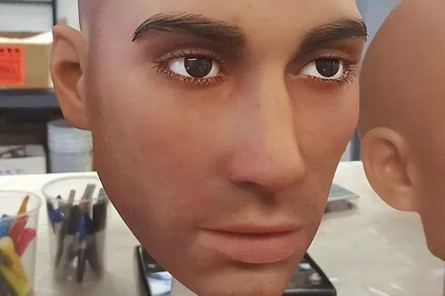 Male robots can't grab money! In addition to super simulation, the ...