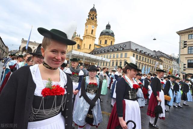 This is how the German national costume turned out - iNEWS