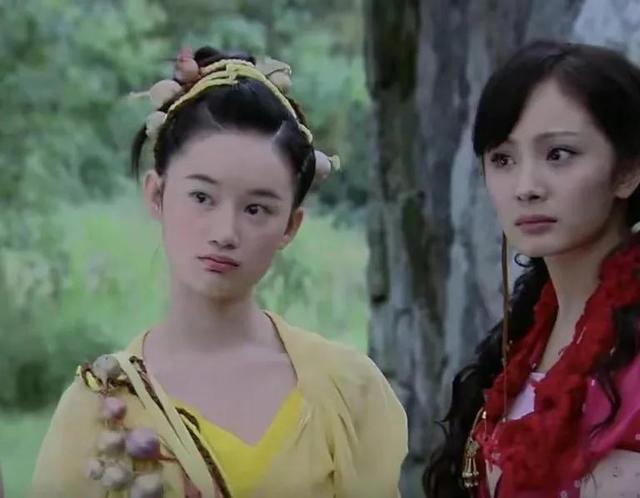Yang Mi and Guo Xiaoting - Snow sees jacaranda - iNEWS