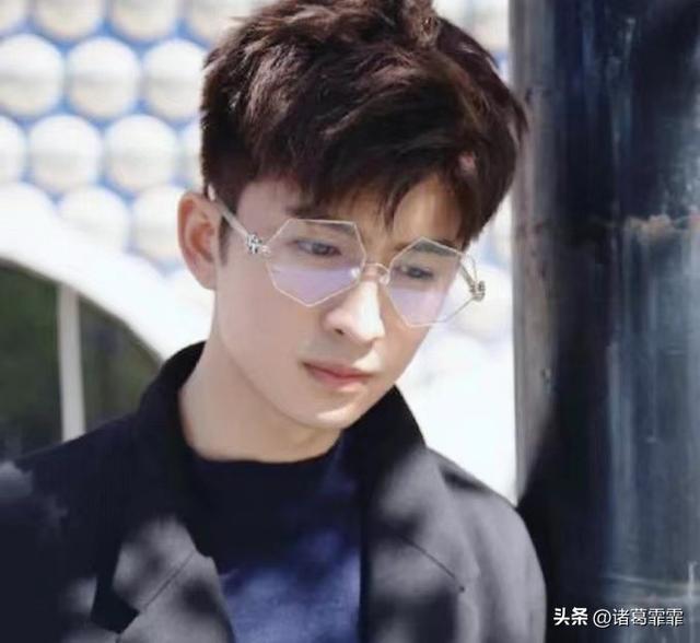 Zhang Yunlong: The airport persuades fans to make hot searches ...