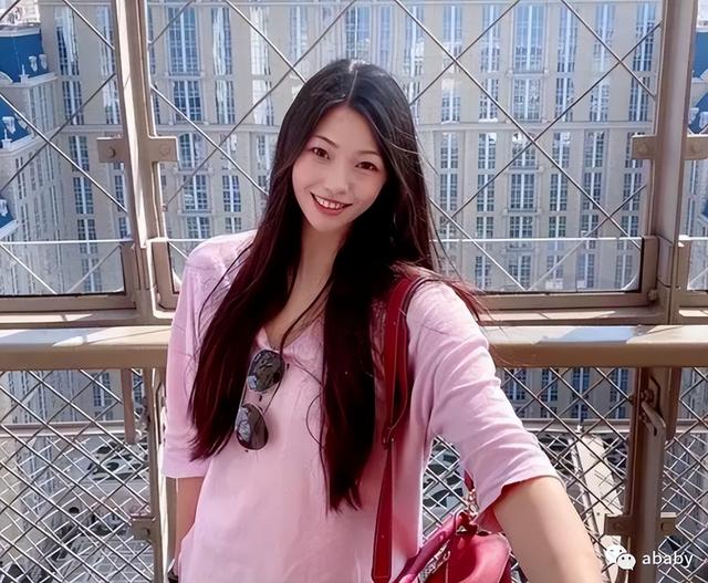 The 72-year-old actor Li Longji married his 36-year-old girlfriend and gave her all his ...