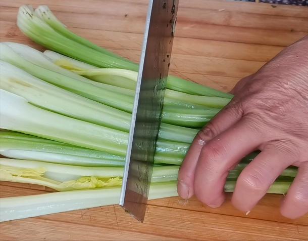 Dumpling Knot Soup Stand aside, make this delicacy with celery so ...