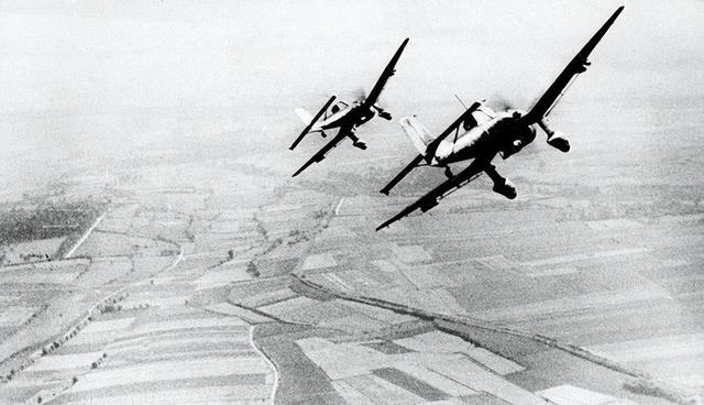 Old photos of German air raids on England during World War II - iNEWS
