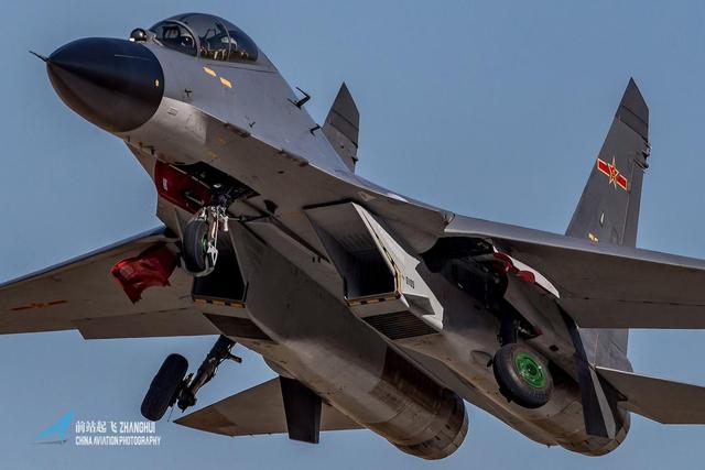 The US military showed the "J-11B", the imaginary enemy training ...