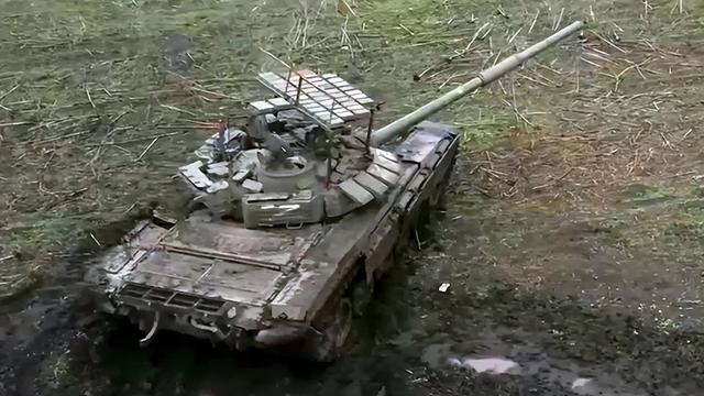 Fears of catastrophe: Russian tank turrets are covered with explosive ...