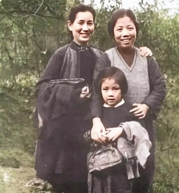 In 1942, Deng Yingchao and Ye Ting's wife took the only photo together ...