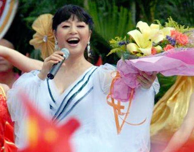 What kind of story is this?Yin Xiumei, an old singer, is 66 years old ...