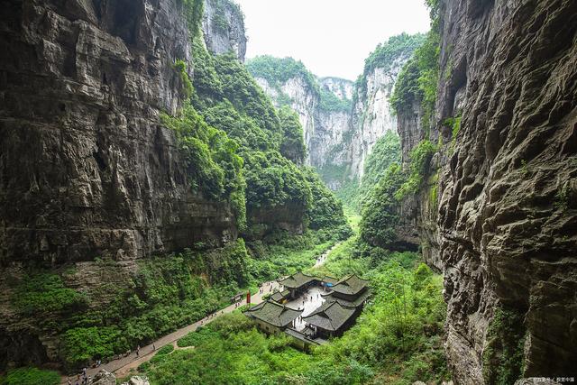 Window to the Earth - Xiaozhai Tiankeng - iNEWS