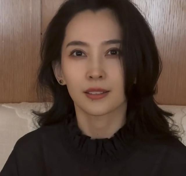 The beauty internet celebrity Li Qiao made her first appearance after ...