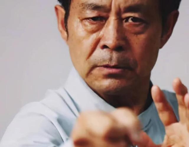 71-year-old Ma Baoguo made a high-profile comeback, performed "Lightning Five Whips" live, and ...