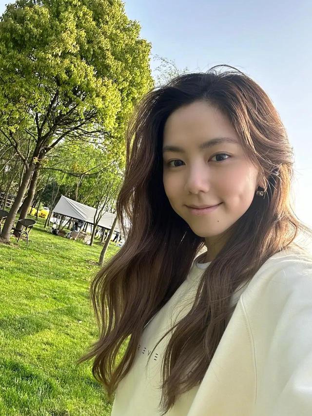 GEM Deng Ziqi travels without makeup, this skin condition is also very ...