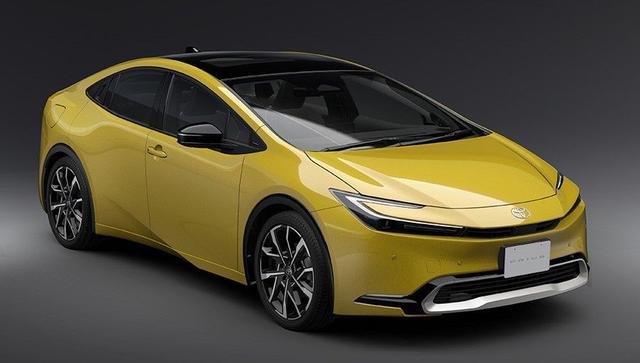 The fifth-generation Toyota Prius debuts, with an aggressive front face ...