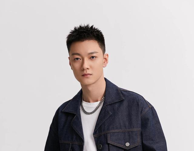 Zhang Guansen exposes casual wear photo "Come for You" "Jiang Tiancheng ...