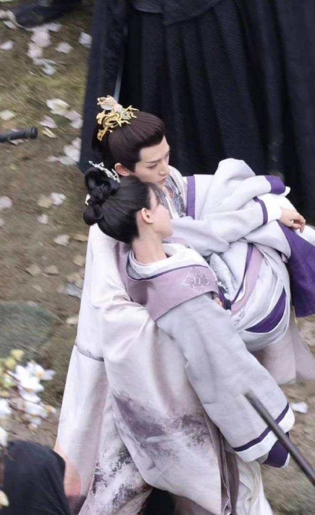 Li Yitong and Deng hugged the princess and Reuters revealed that the ...