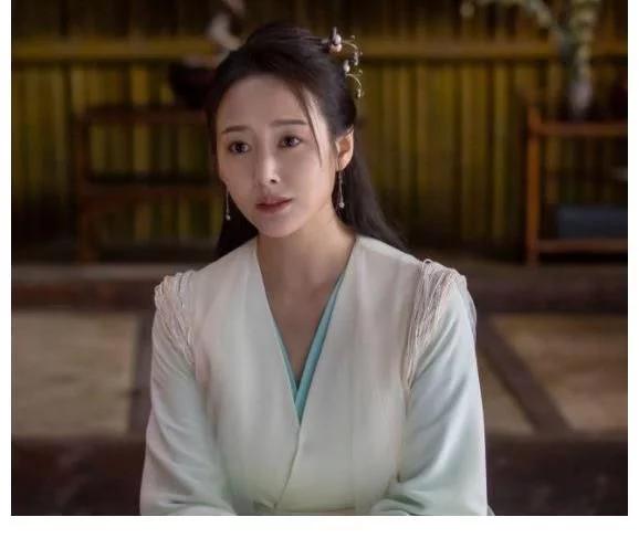 Xuanyuan Qingfeng, played by Li Chun, is the 14th beauty in "Fighting ...