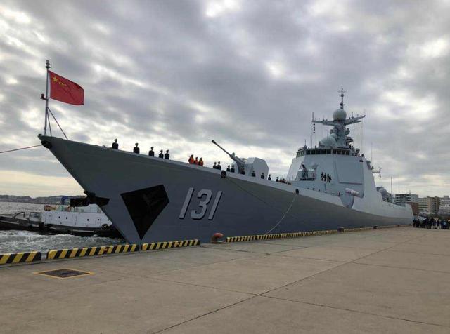 A confrontation broke out in the Taiwan Strait. One 052D ship faced two ...