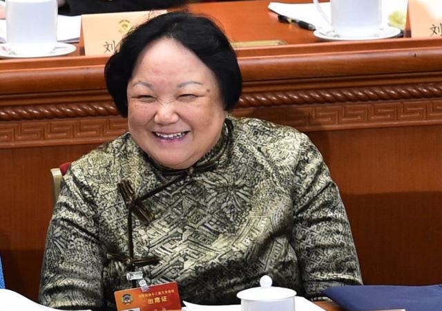 After Deng Nan got married in 1971, she went to her husband's house in ...