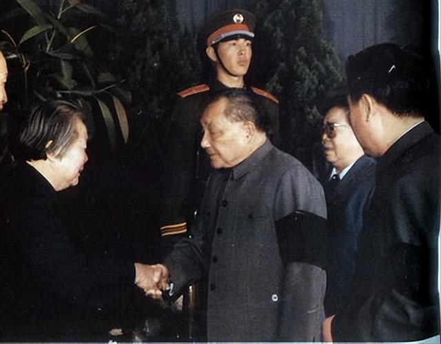 Liu Bocheng passed away in 1986, Deng Xiaoping: I still keep the photos ...