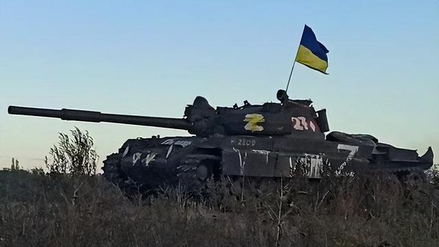 Ukraine has collected a large number of old Russian tanks for combat ...