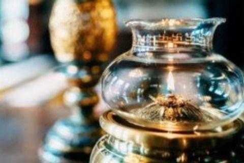 What is the symbolic meaning of the "lamp" in the temple? - iNEWS