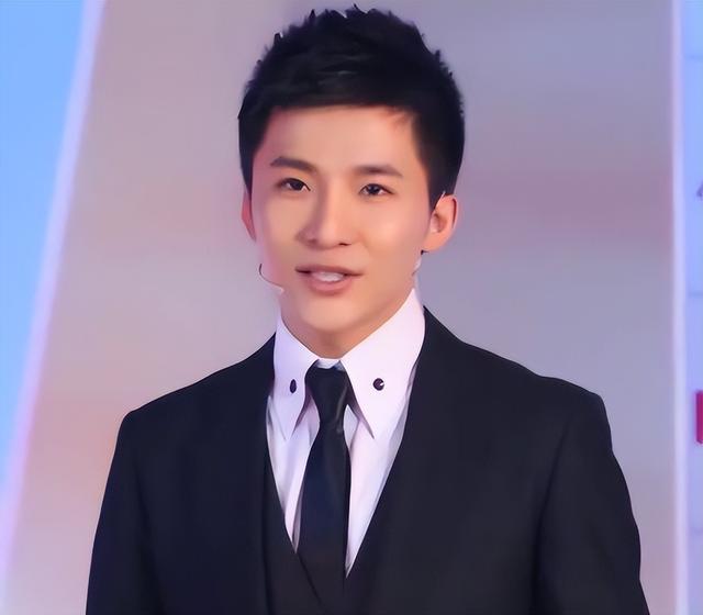 Bian Ce: Became a CCTV anchor at the age of 25, fell from the 8th floor ...