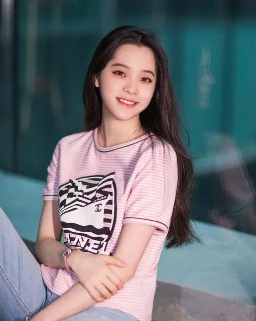Ouyang Nana's new relationship was exposed, the man is Zhai Zilu, and the two sides are ...