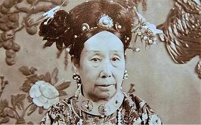 What is the "real photo" of Cixi? The American museum has collected so ...