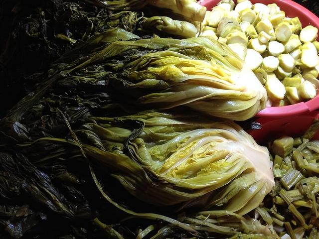 Is cabbage a "catalyst" for thyroid nodules?Warning: If you don't want ...