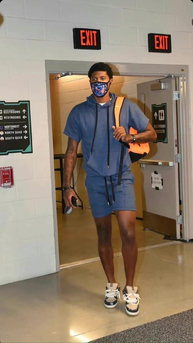 "Star Wallpaper Issue 44": Paul George Fashion Show, please take away ...