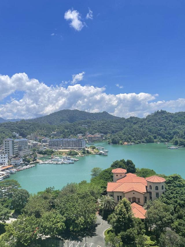 About 1.5h drive from Guangzhou, Wanlv Lake Mess Wilton + breakfast and ...