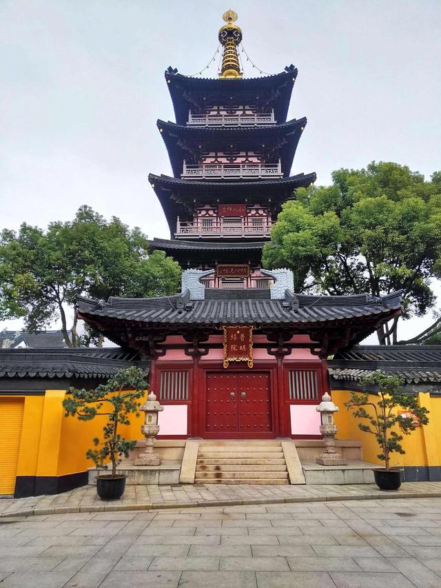 Shi Seng Min, an eminent monk known for his interpretation of meaning ...