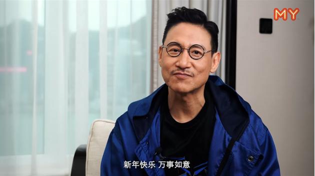 60-year-old Jacky Cheung rarely shows up to send blessings!Wearing ...