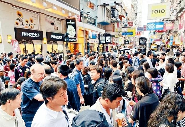 Another 190 000 People Fled Hong Kong Can Hong Kong Survive The