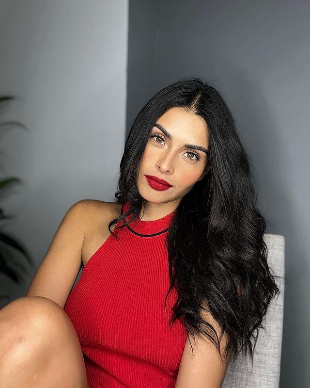 She is eye-catching with her outstanding figure and charming appearance ...