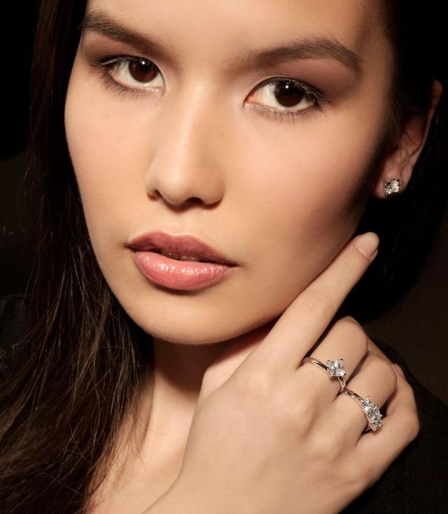 Princess cut diamond ring makes her the happiest princess - iNEWS