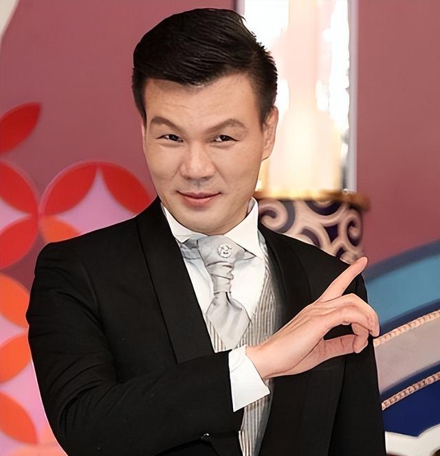 He once locked Guo Degang in a cage for two days. As Guo Degang became ...