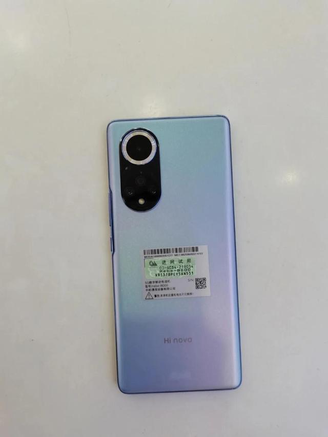 Consumers go to Huawei mobile phone stores to buy counterfeit phones ...